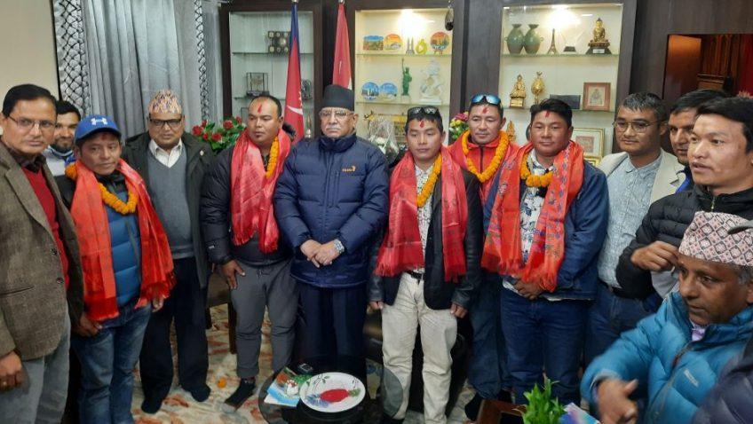 आठौँ पठक सगरमाथा आरोहण गर्ने तामाङसहित पाँच माओवादीमा प्रवेश – Dcnepal