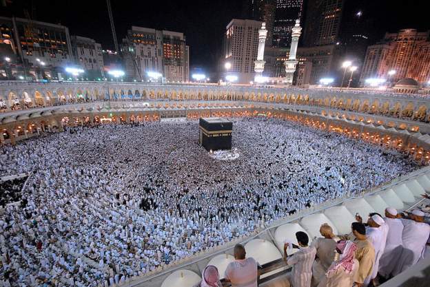 उमराहका लागि मक्का जाँदै गरेको बसमा आगलागी हुँदा २० जनाको मृत्यु – Dcnepal