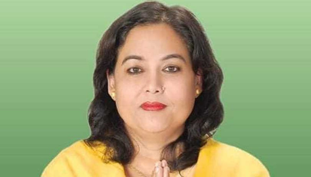 बालकृष्ण खाँणलाई भेट्न पुगिन् मञ्जु खाँण – Dcnepal