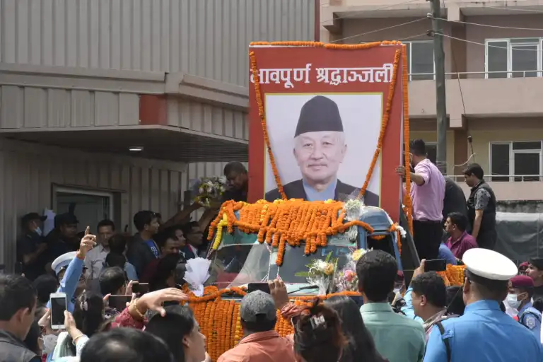 नेम्वाङको अन्त्येष्टिका लागि शवयात्रा सुरु – Dcnepal