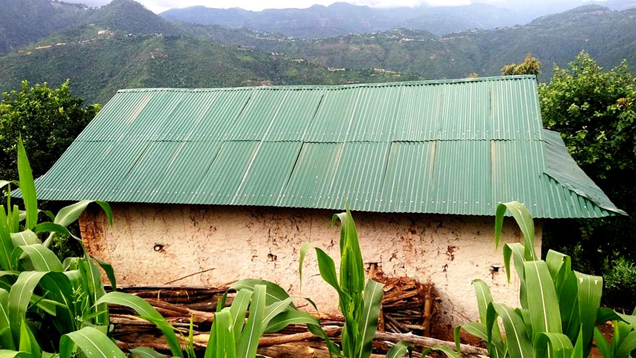 सरकारको अनुदान: काभ्रेमा खरको छानो हटाएर जस्तापाता – Dcnepal